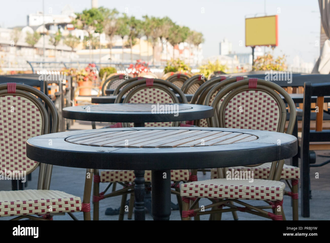 Street cafe empty circular table background Stock Photo - Alamy