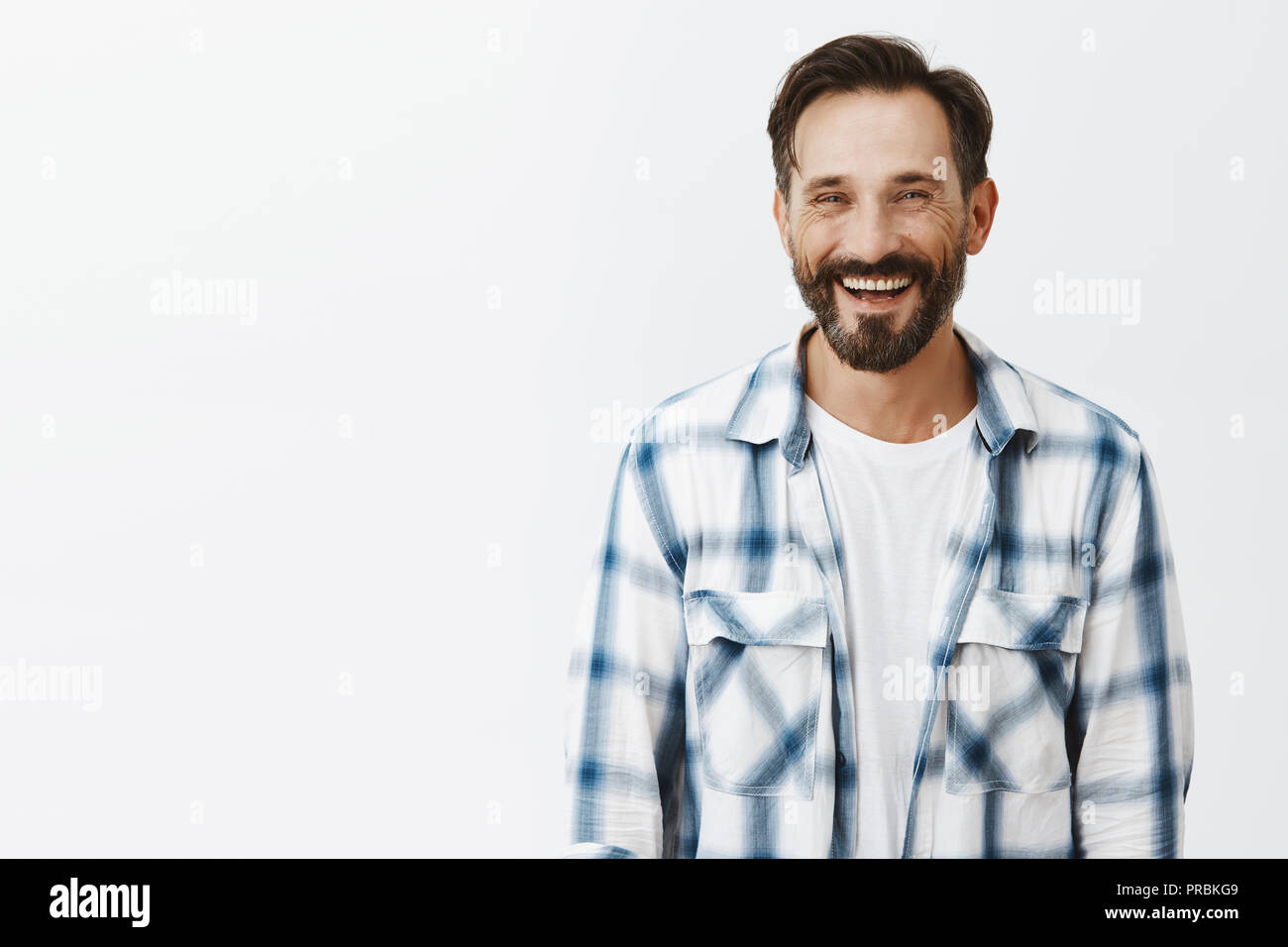 Good-looking happy and friendly man with beard casually talking and ...