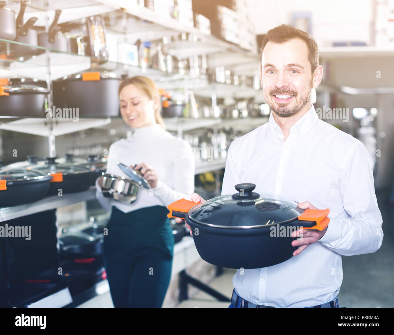Man helps in the kitchen hi-res stock photography and images - Alamy