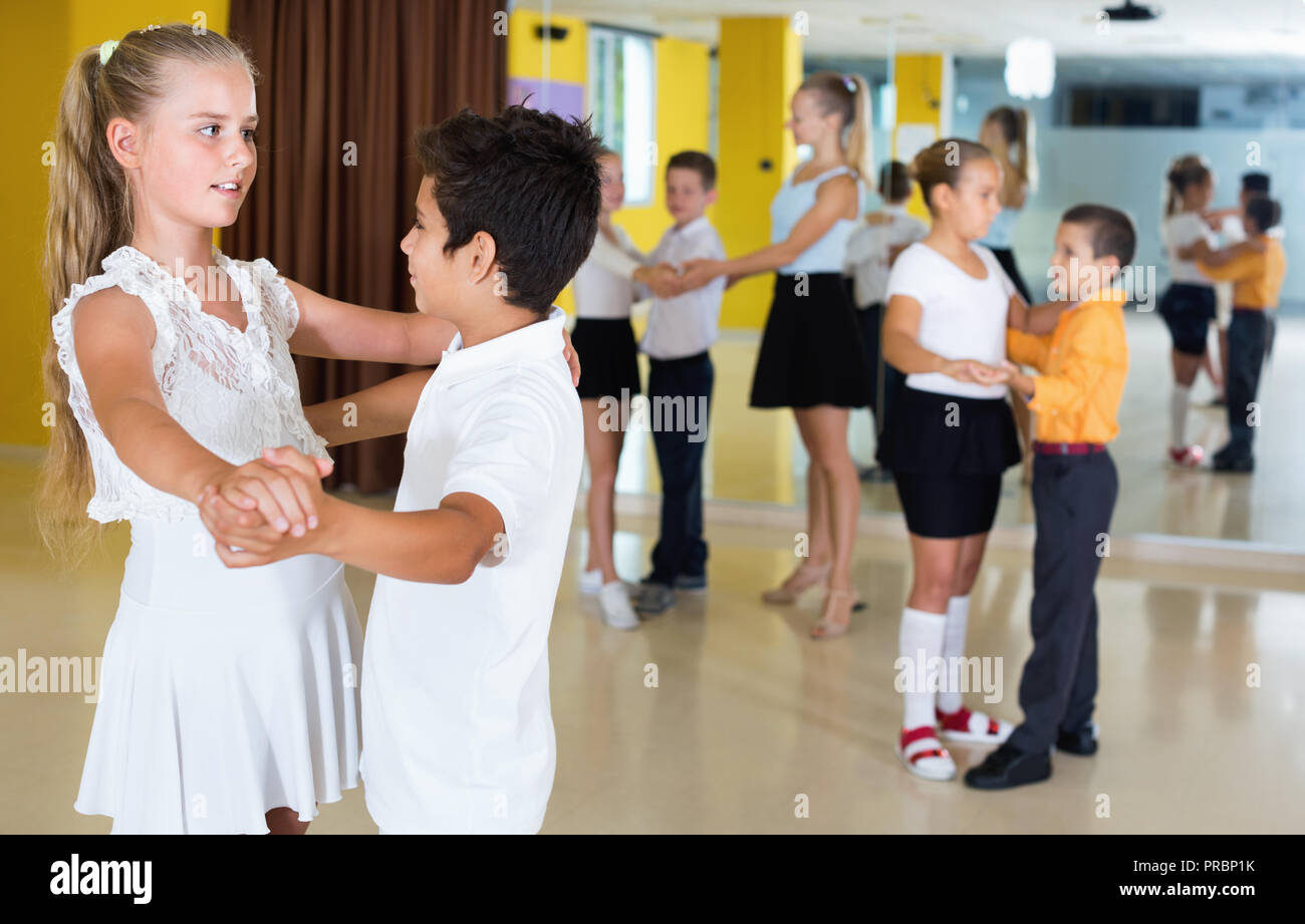 Young girls learning tango dance hi-res stock photography and images ...