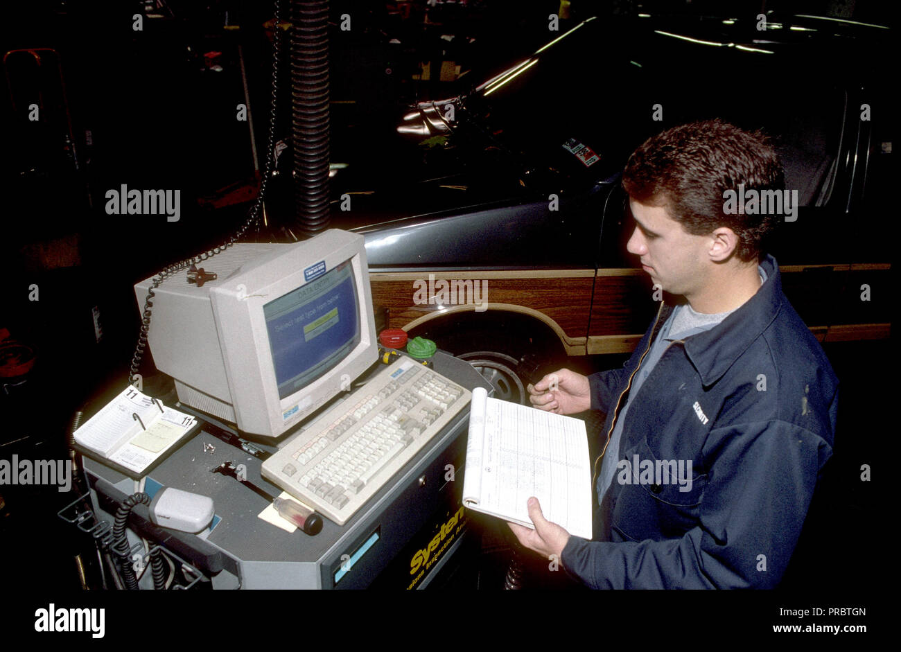 Vehicle emissions testing station hi-res stock photography and images ...