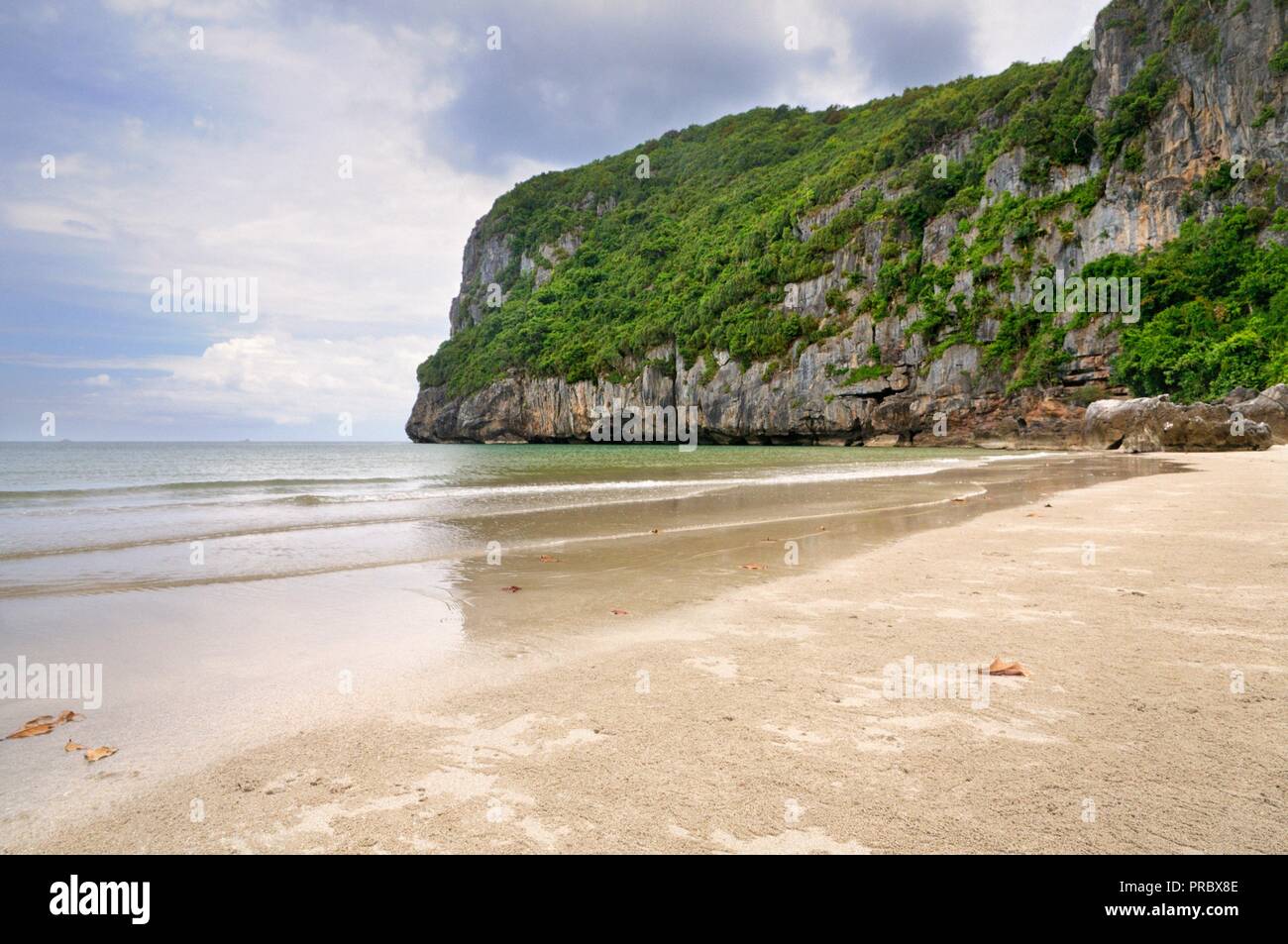 White sand cliff hi-res stock photography and images - Alamy