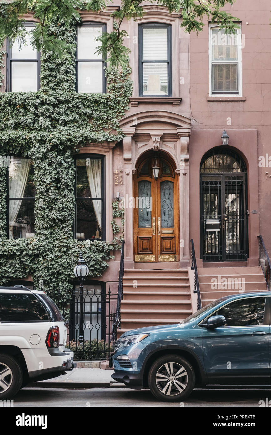 New York Stoop High Resolution Stock Photography and Images - Alamy