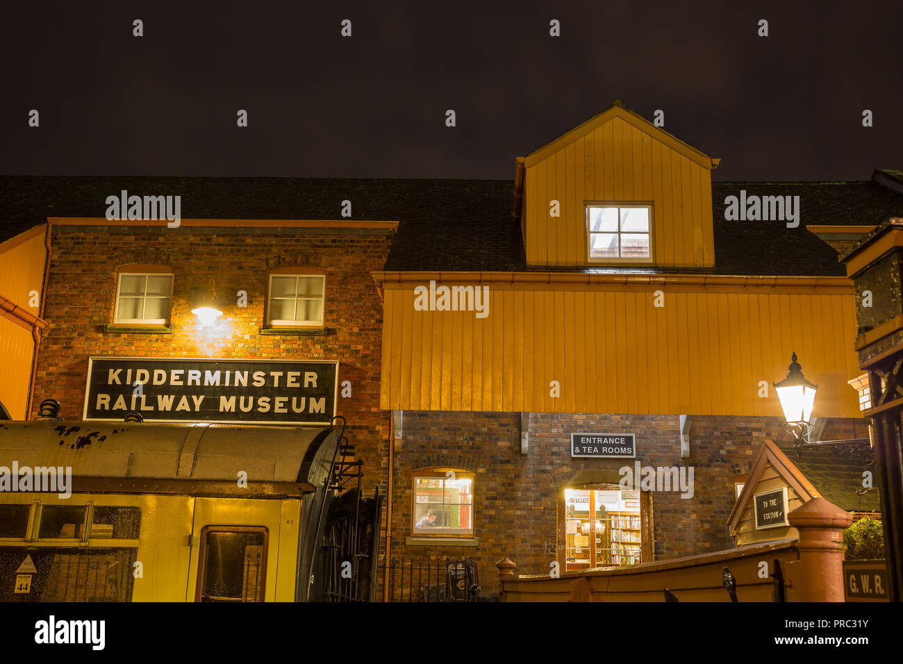 Severn Vlley Railway's Kidderminster station at night. Landscape shot ...