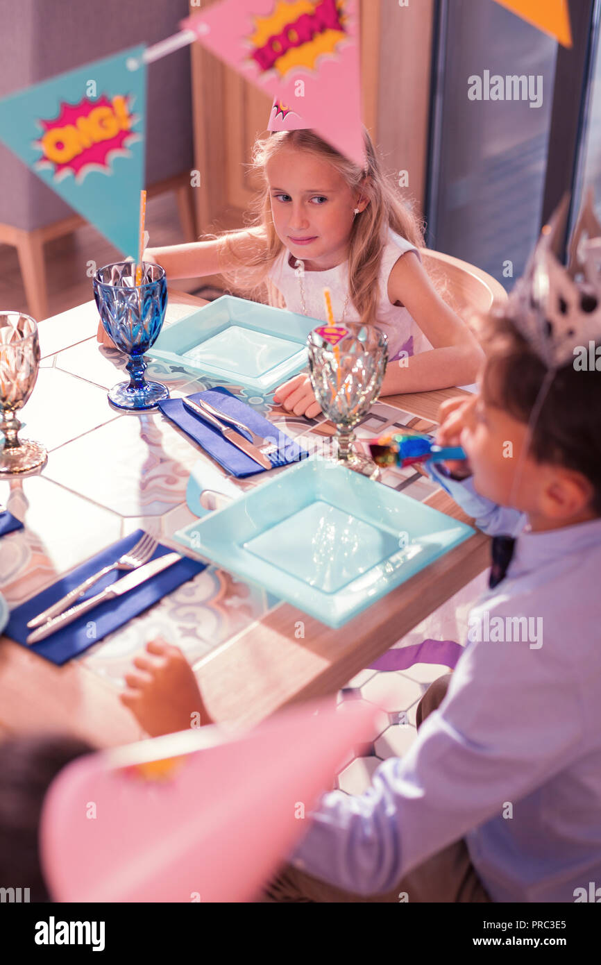 Table birthday child hi-res stock photography and images - Alamy