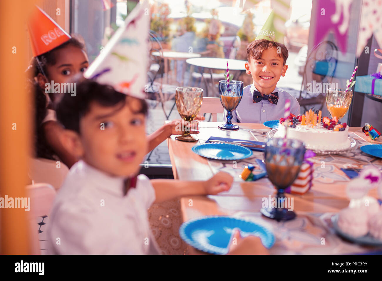 Kids party hi-res stock photography and images - Alamy