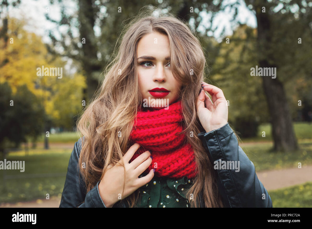 Woman outdoor autumn hi-res stock photography and images - Alamy