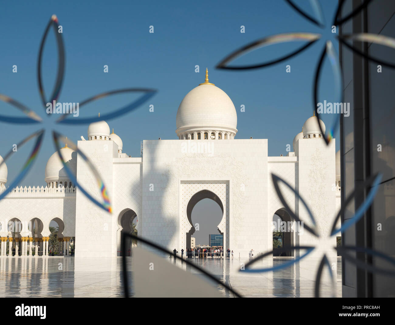 The beautiful Sheikh Zayed Grand Mosque in Abu Dhabi Stock Photo - Alamy