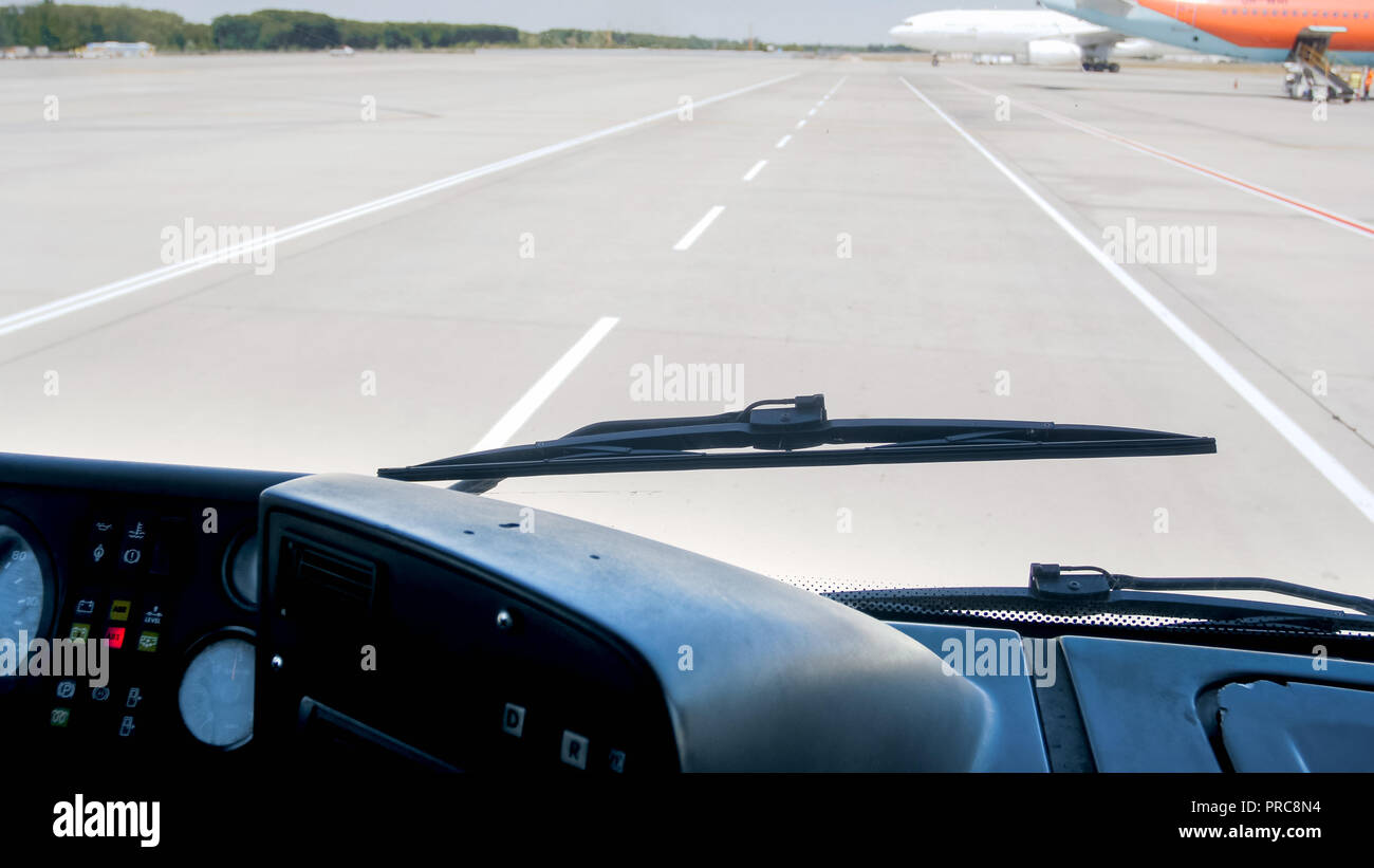Bus on airport runway speed hi-res stock photography and images - Alamy