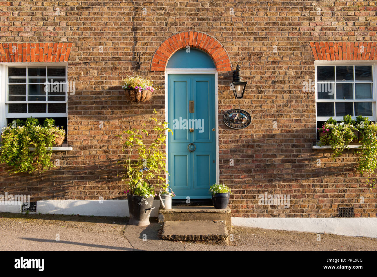 London estate door hi-res stock photography and images - Alamy