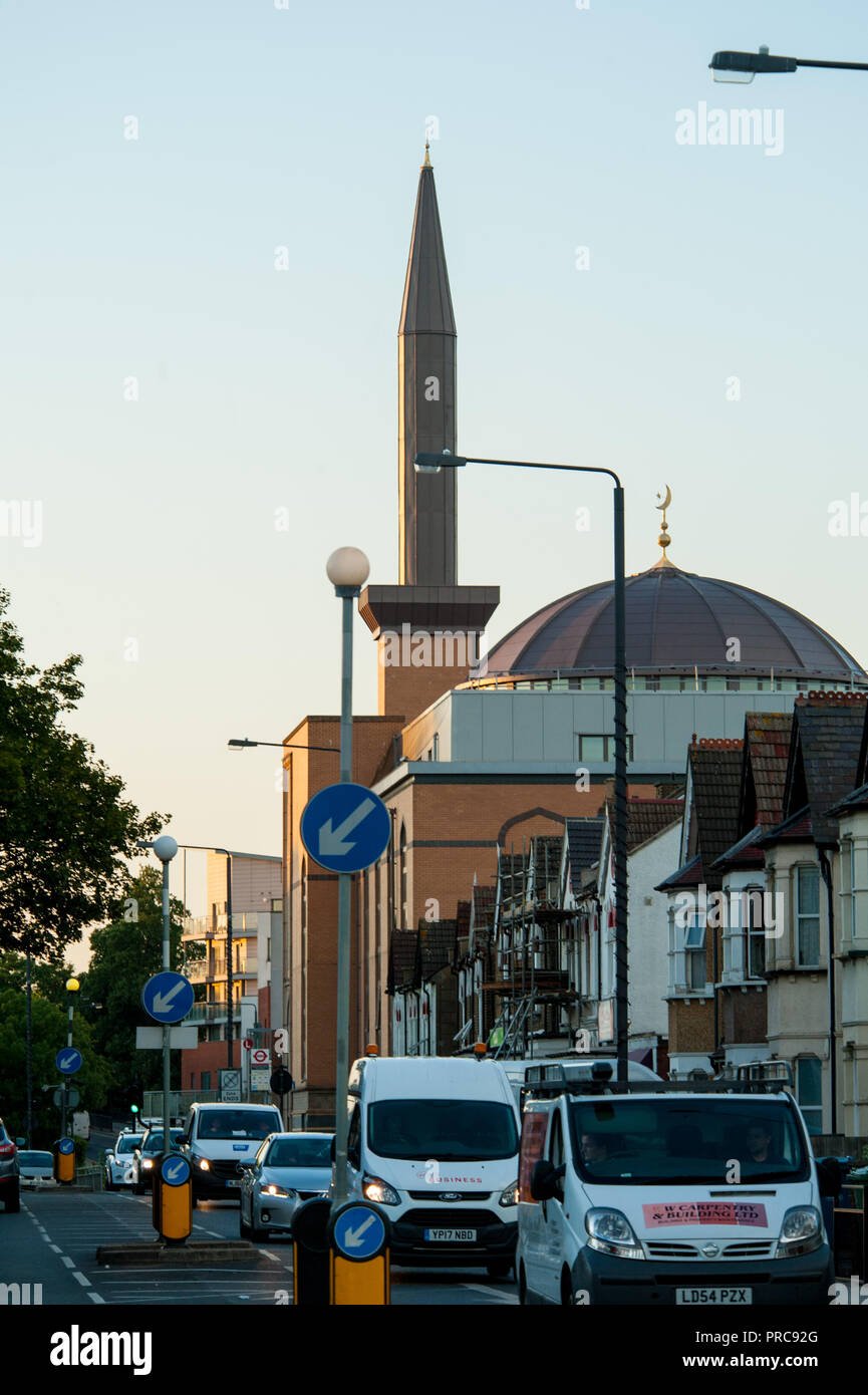 Mosques in london hi-res stock photography and images - Alamy