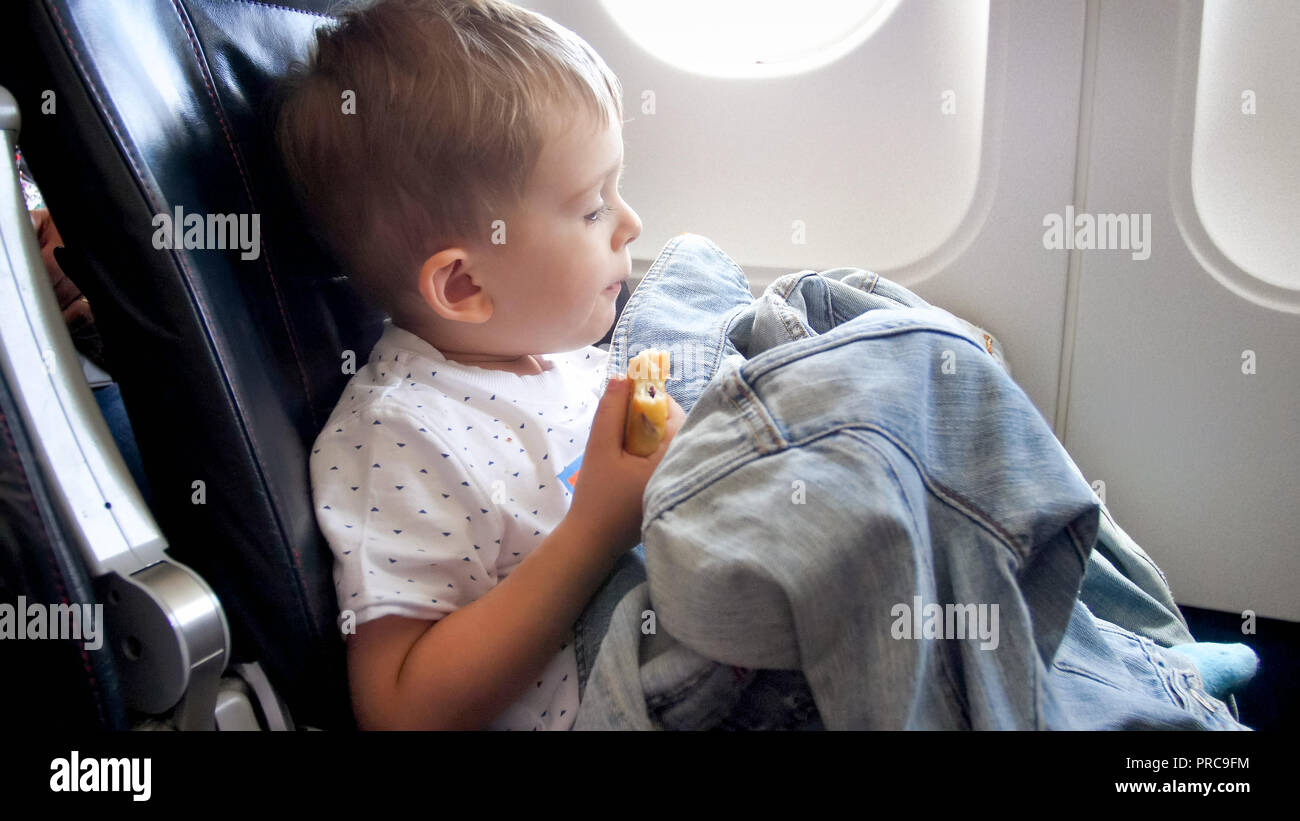 Child airplane eating hi-res stock photography and images - Alamy
