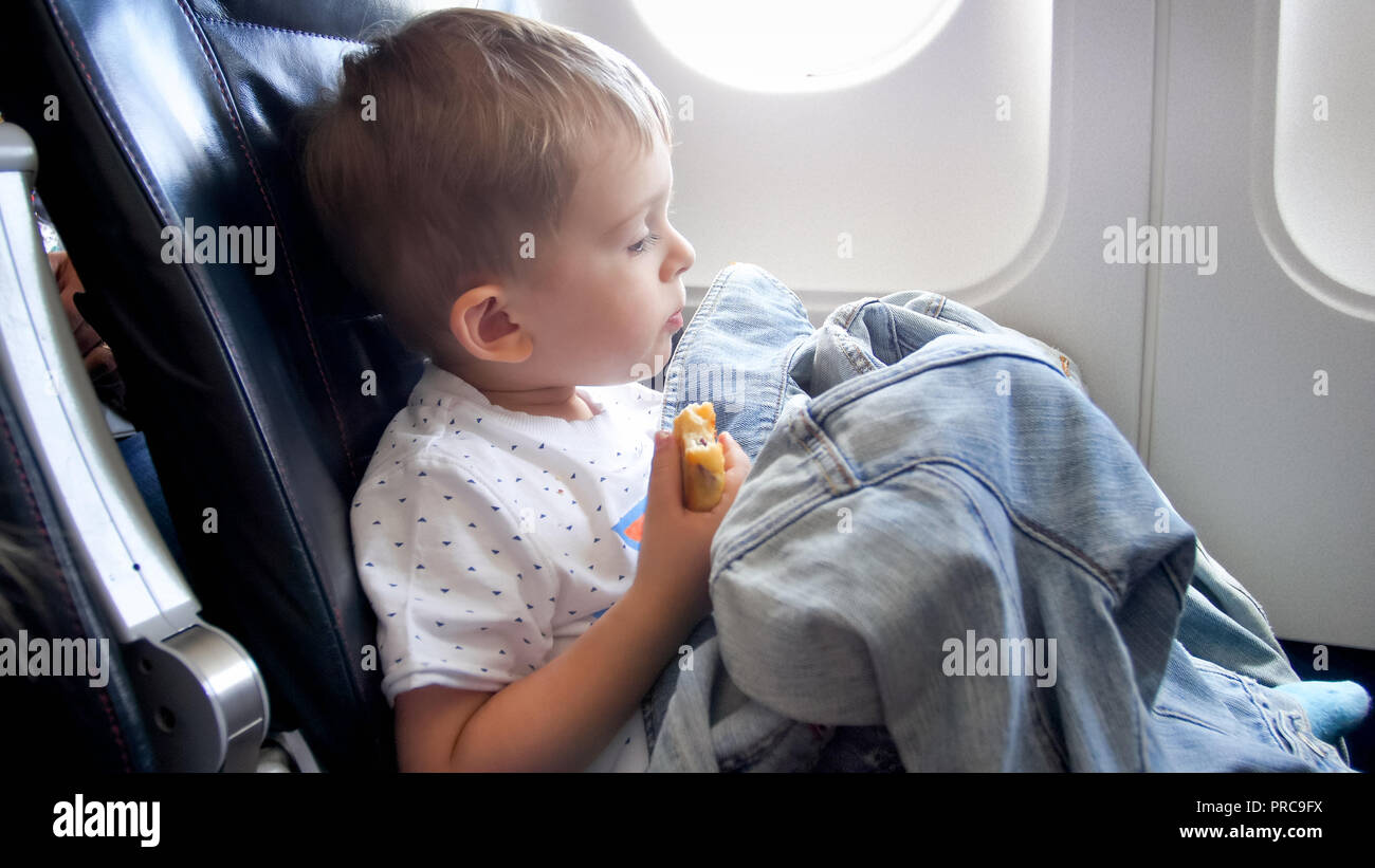 Child airplane eating hi-res stock photography and images - Alamy