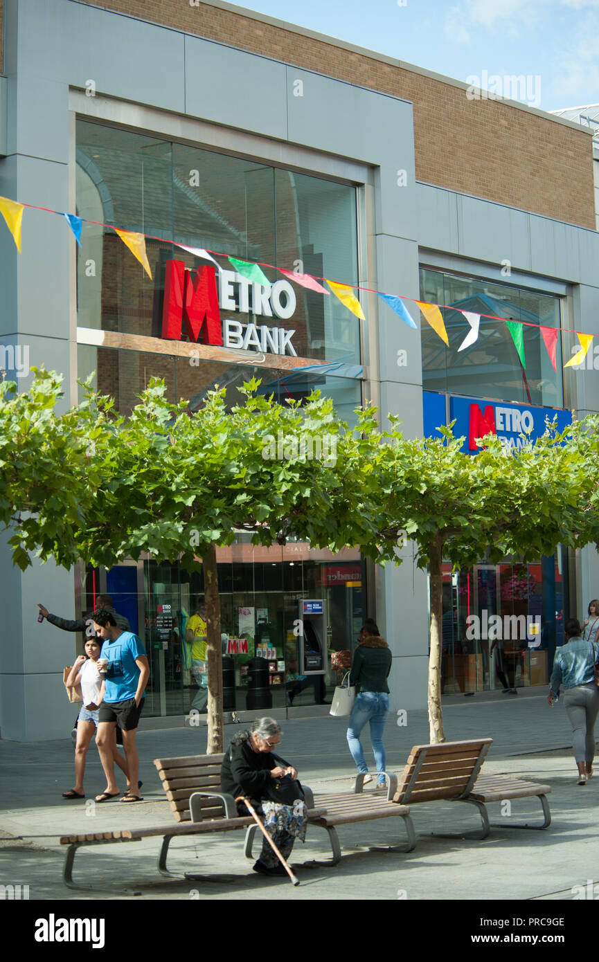 Metro bank branch exterior hi-res stock photography and images - Alamy