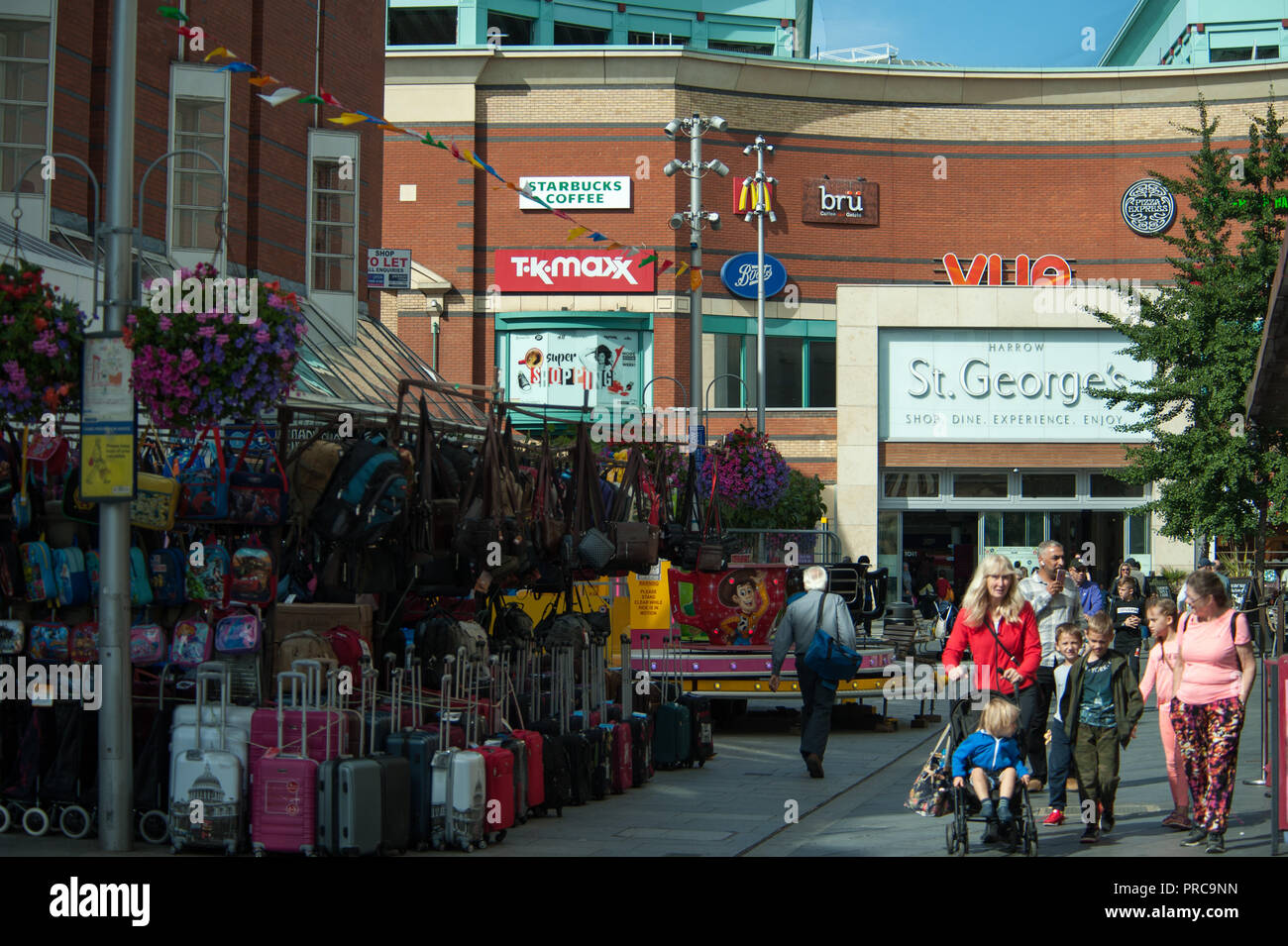 St georges shopping centre harrow hi-res stock photography and images ...