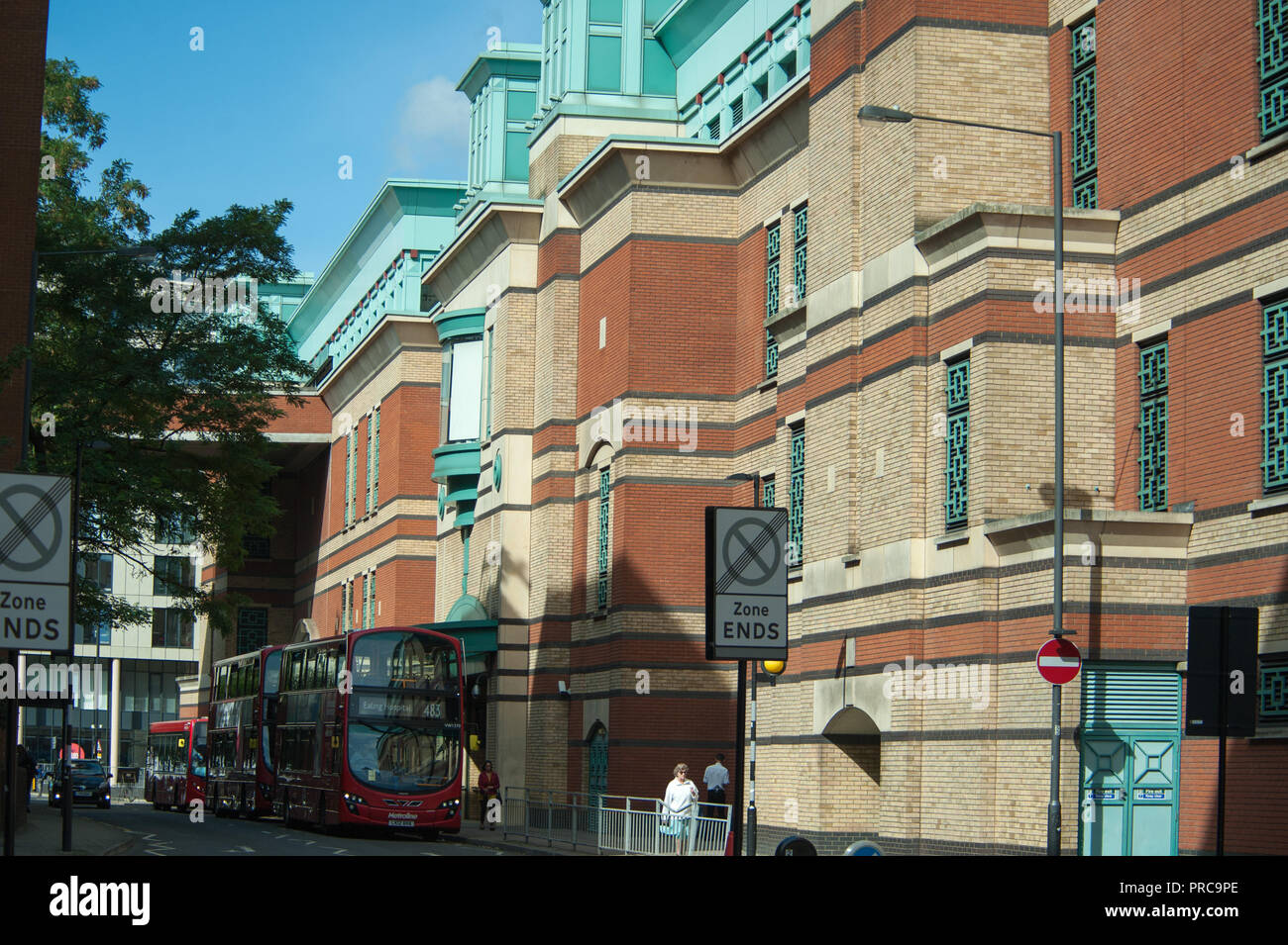 St georges shopping centre harrow hi-res stock photography and images ...