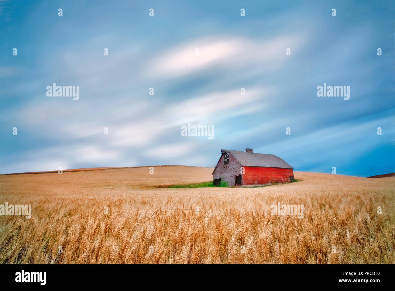 Red barn storm clouds hi-res stock photography and images - Alamy