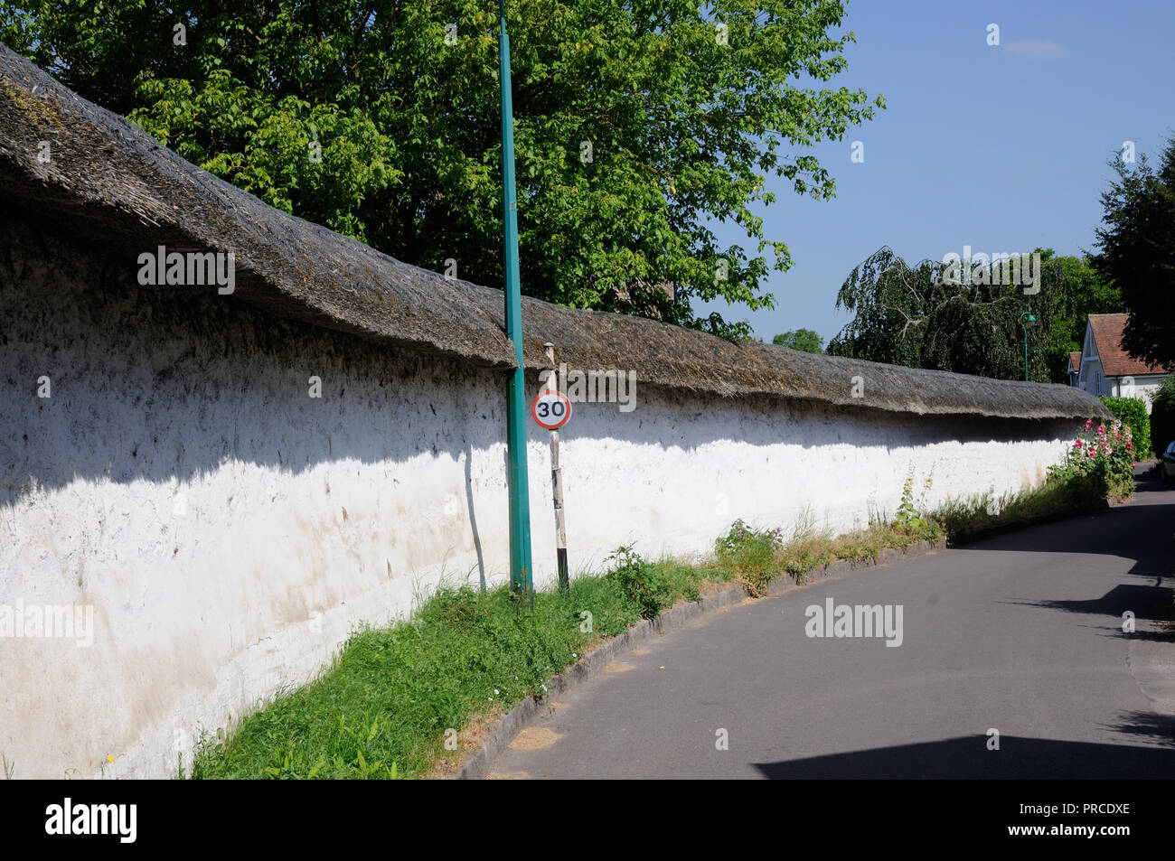 Thatched Wall in Gardiners Lane, Ashwell, Hertfordshire. It is an ...