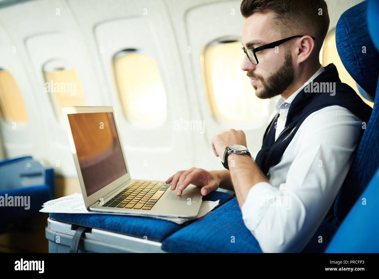 Man plane first class hi-res stock photography and images - Alamy