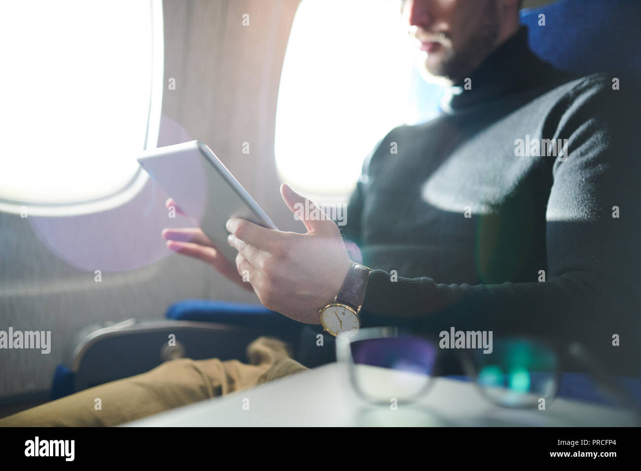 Business man tablet airplane hi-res stock photography and images - Alamy