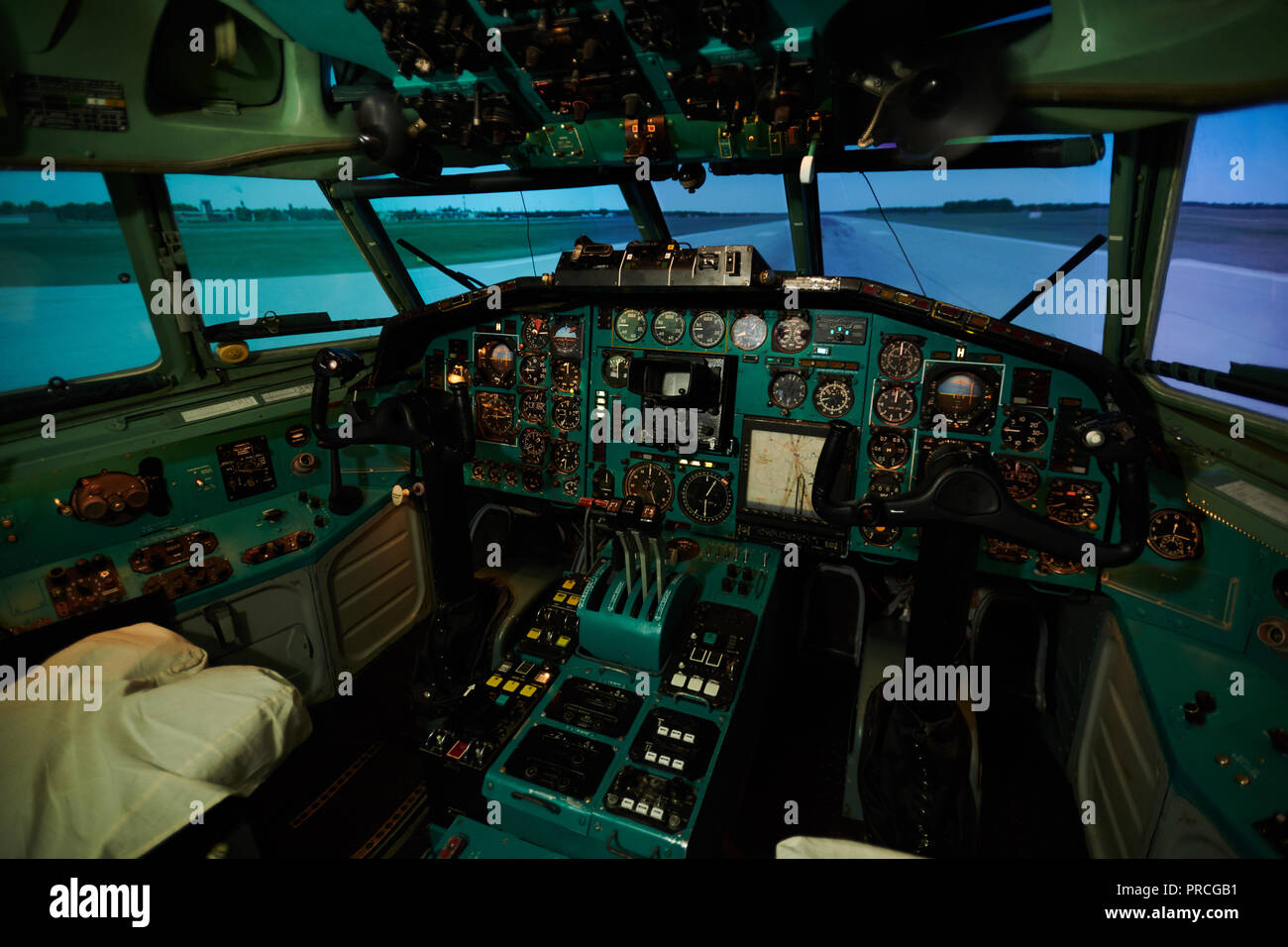 Cockpit pilot plane view hi-res stock photography and images - Alamy