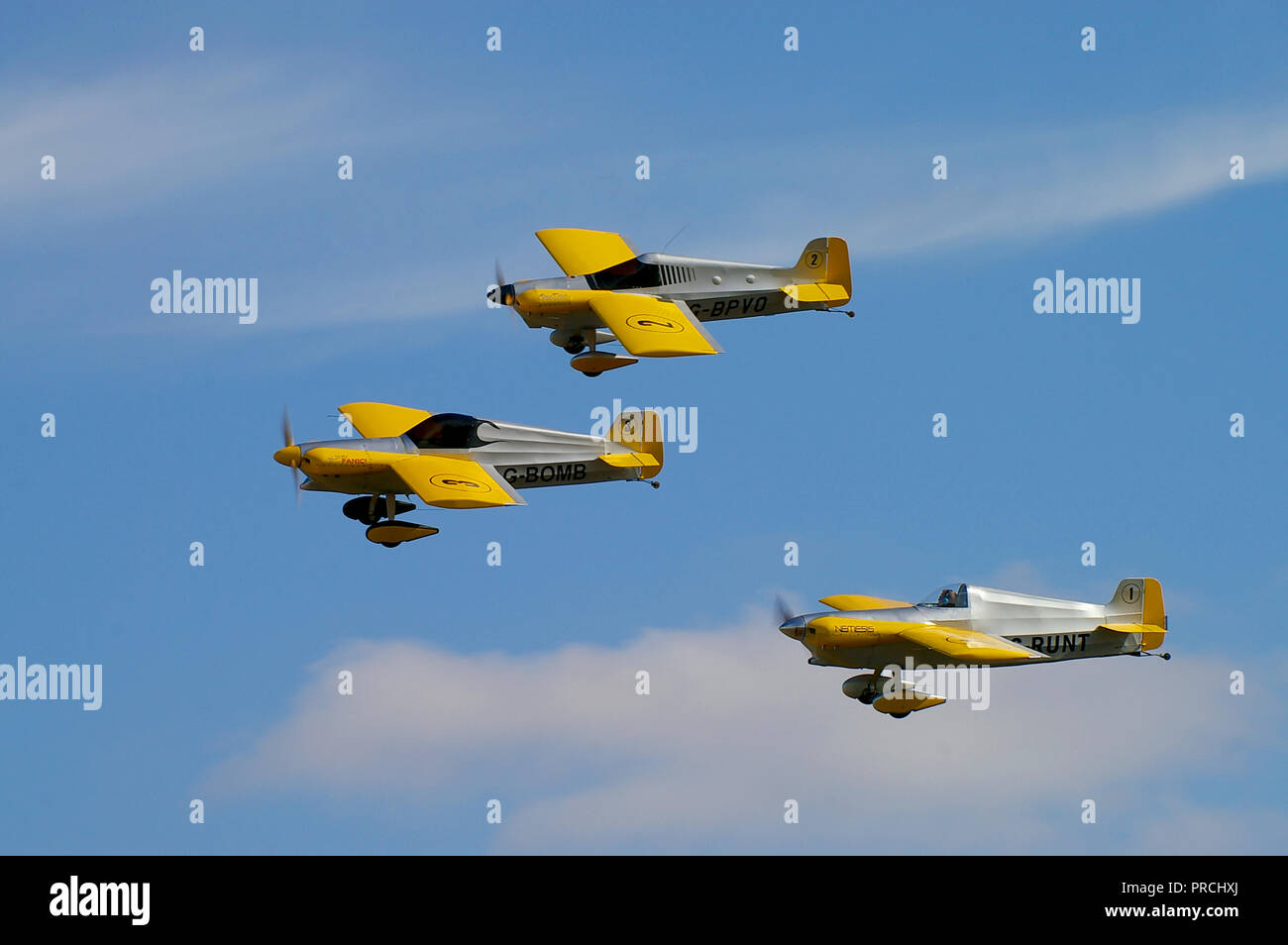 Dukes of Cassutt display team flying at an airshow. Cassutt IIIM Racer ...