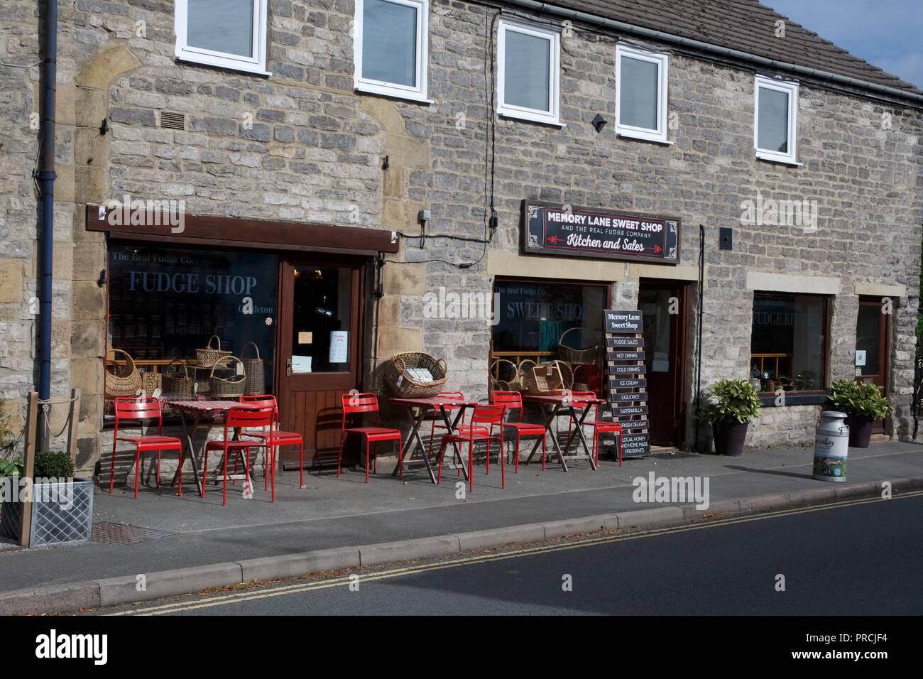 Shop in castleton hi-res stock photography and images - Alamy