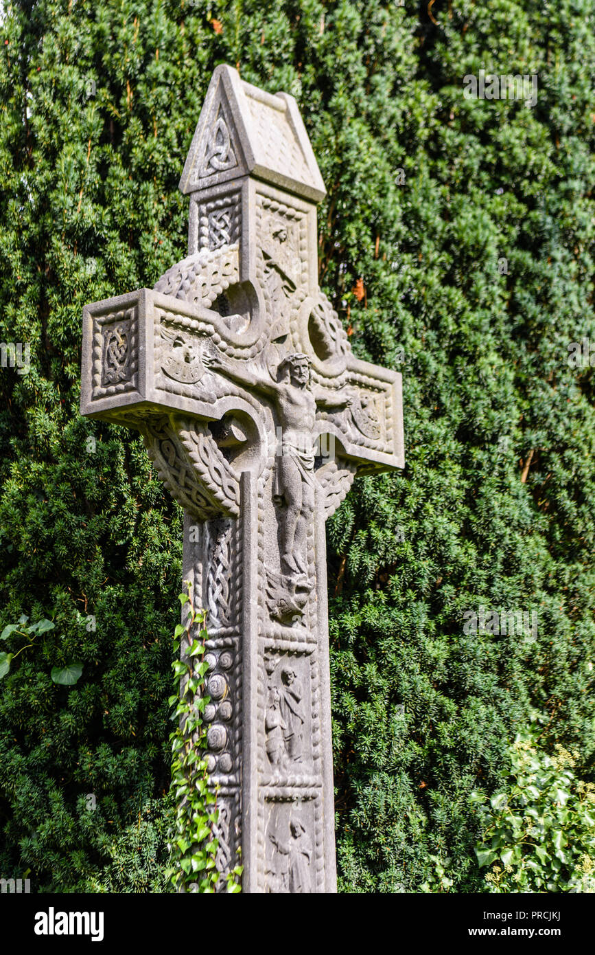 The Jordan Cross at the Jordan family plot, Friar's Bush Graveyard ...