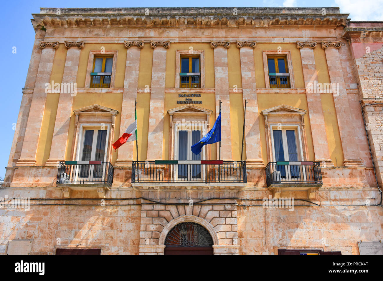 Town council italy meeting hi-res stock photography and images - Alamy