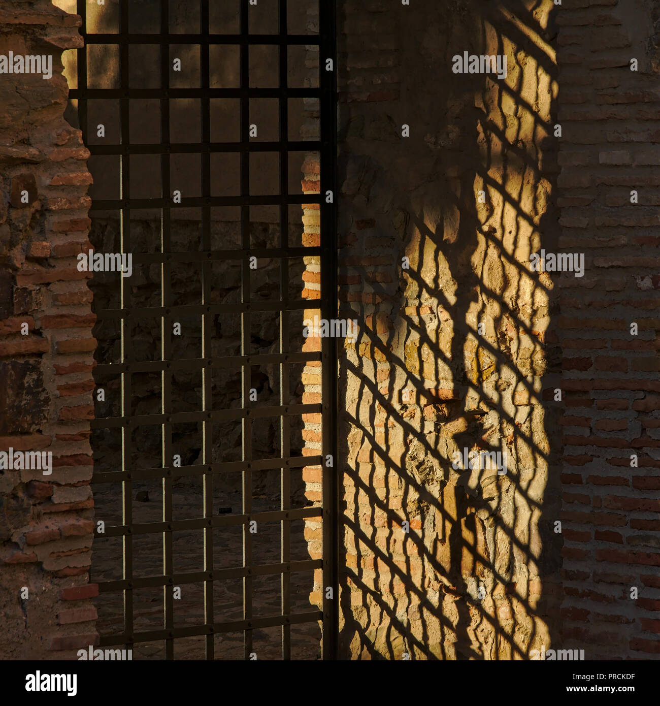 Grid gate castle hi-res stock photography and images - Alamy