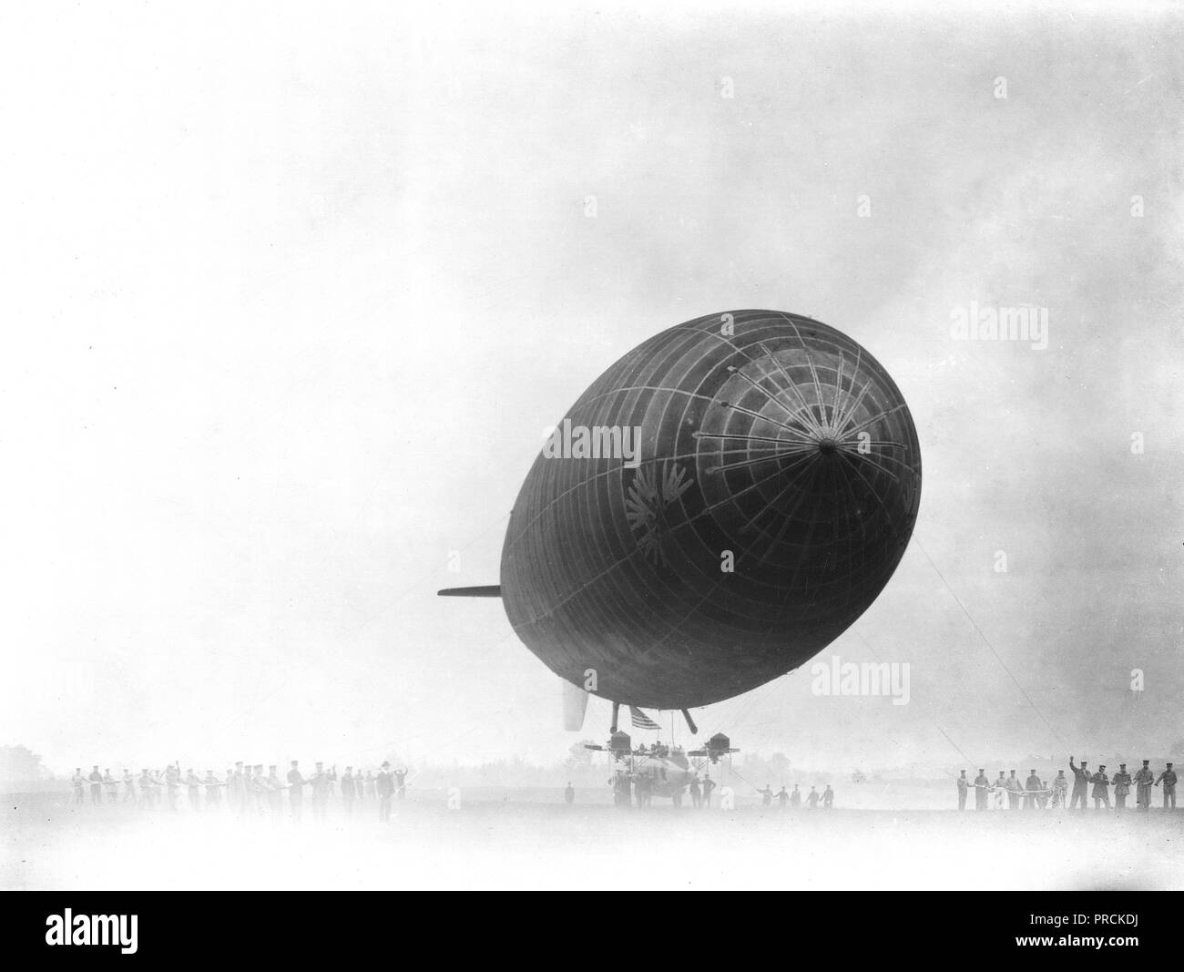 World war i dirigible hi-res stock photography and images - Alamy