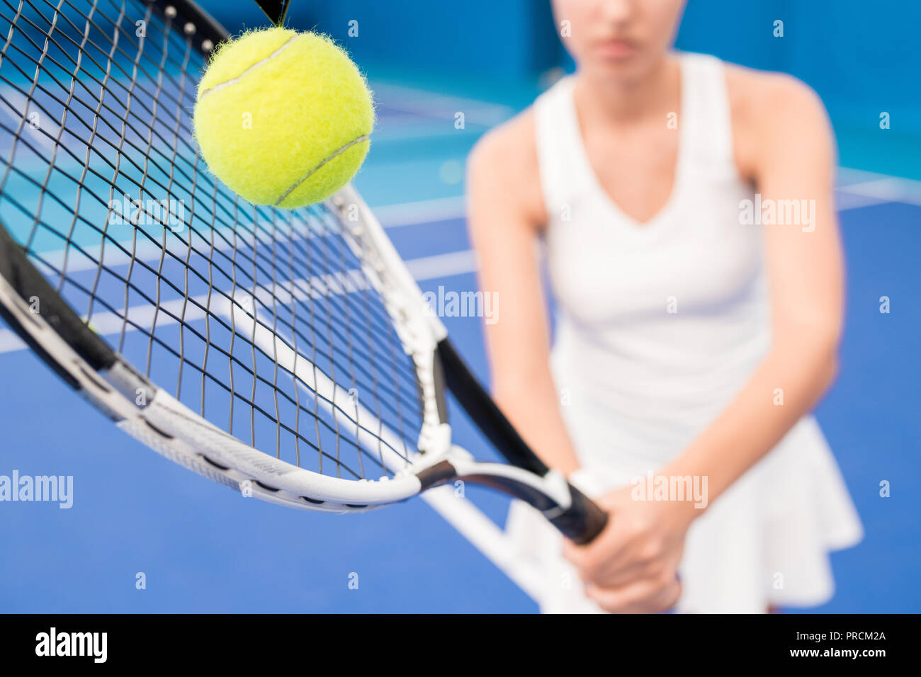 Tennis ball hitting racket close up hi-res stock photography and images ...
