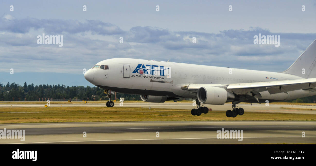 Ati cargo jet landing hi-res stock photography and images - Alamy