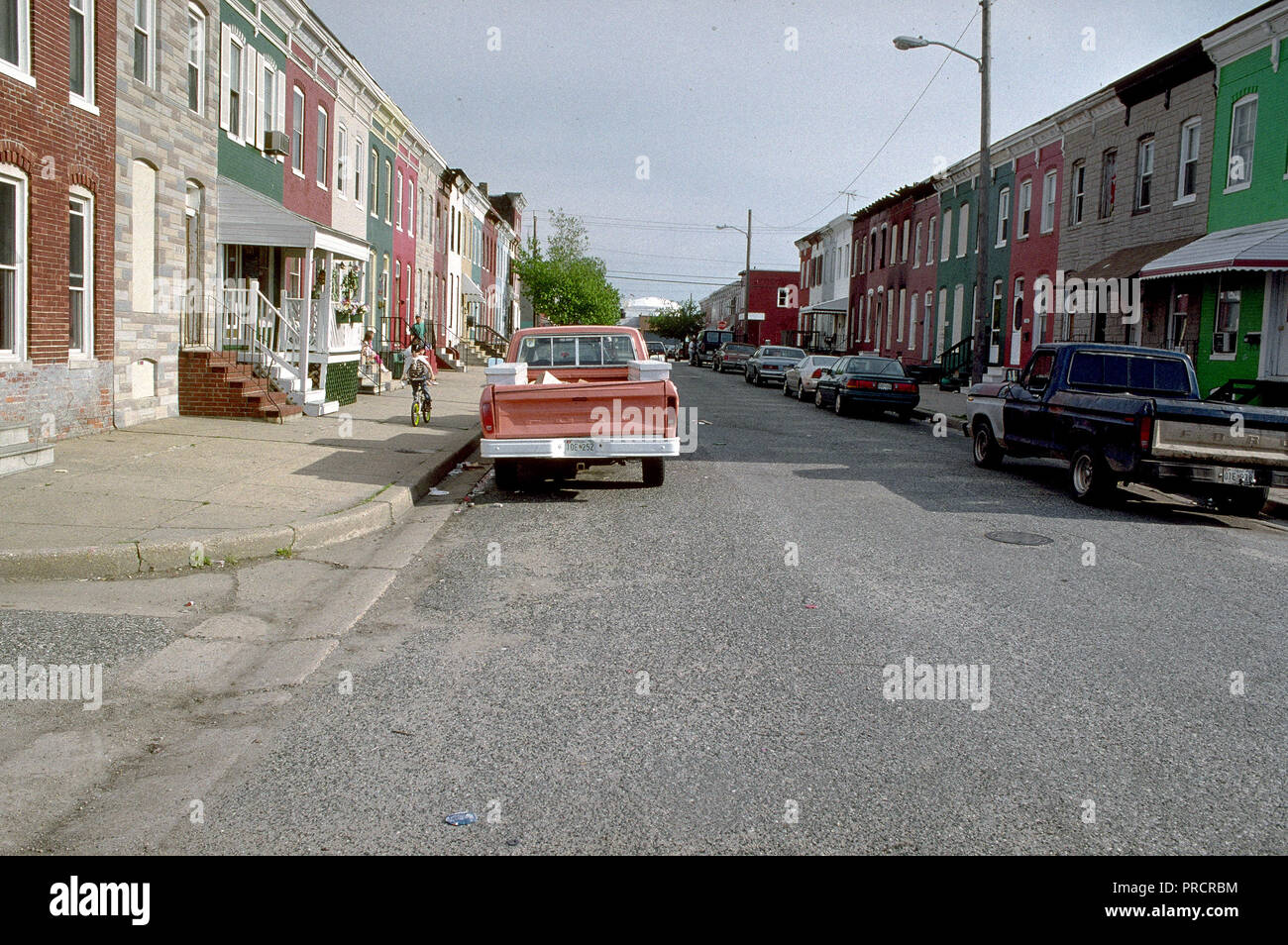 1990s urban neighborhood hi-res stock photography and images - Alamy