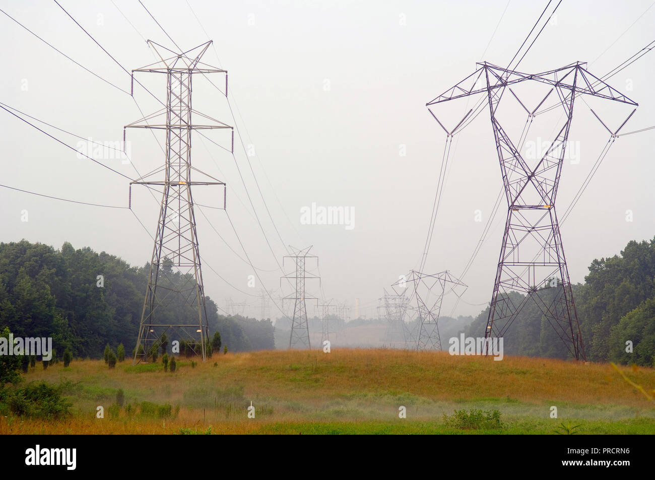 Electric power transmission lines hi-res stock photography and images ...
