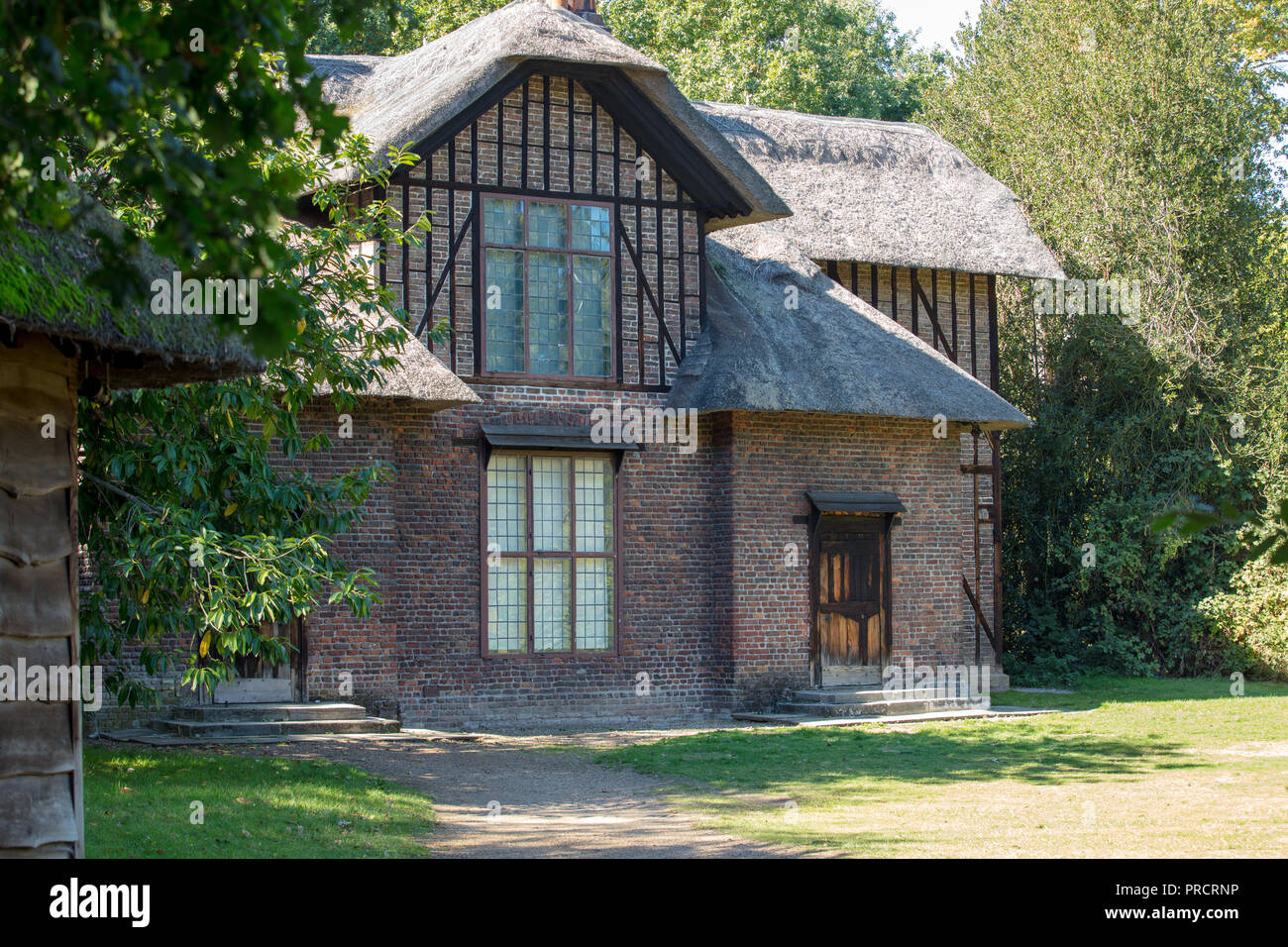 Queens cottage at kew gardens hi-res stock photography and images - Alamy
