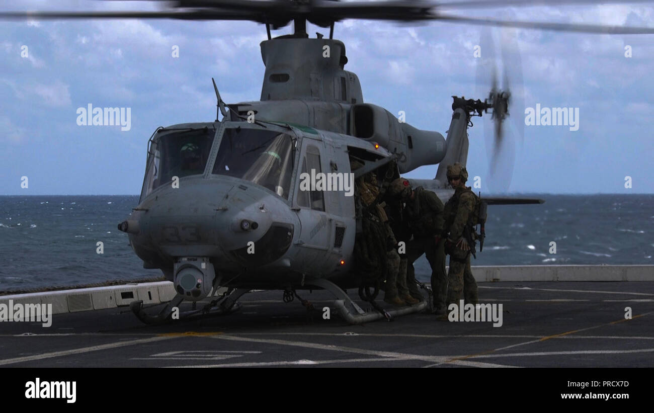 Marines with the 31st Marine Expeditionary Unit’s Force Reconnaissance ...