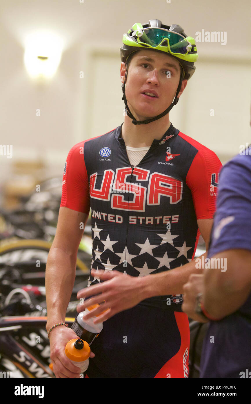 Cycling champion hi-res stock photography and images - Alamy