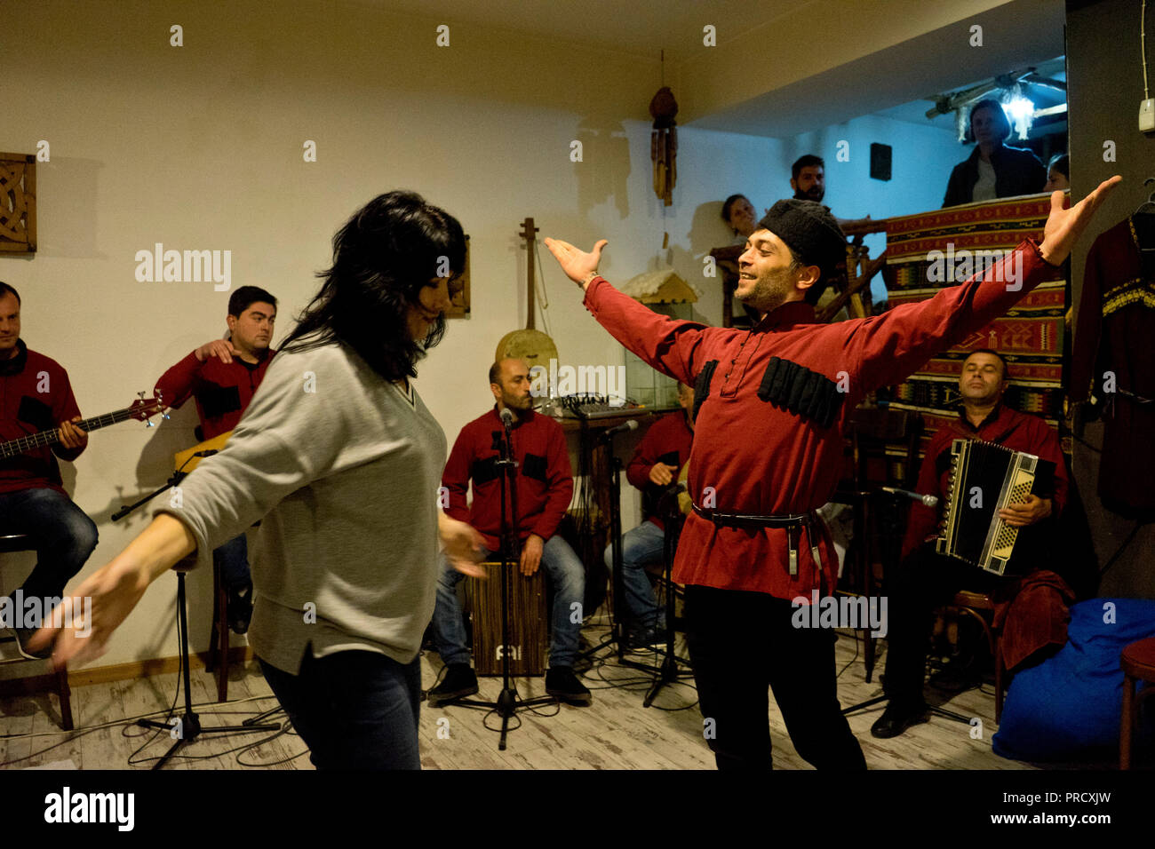 Georgian traditional dancing hi-res stock photography and images - Alamy