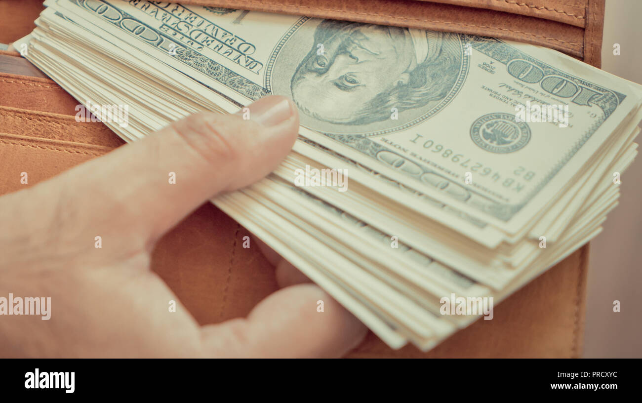 Taking out notes hi-res stock photography and images - Alamy