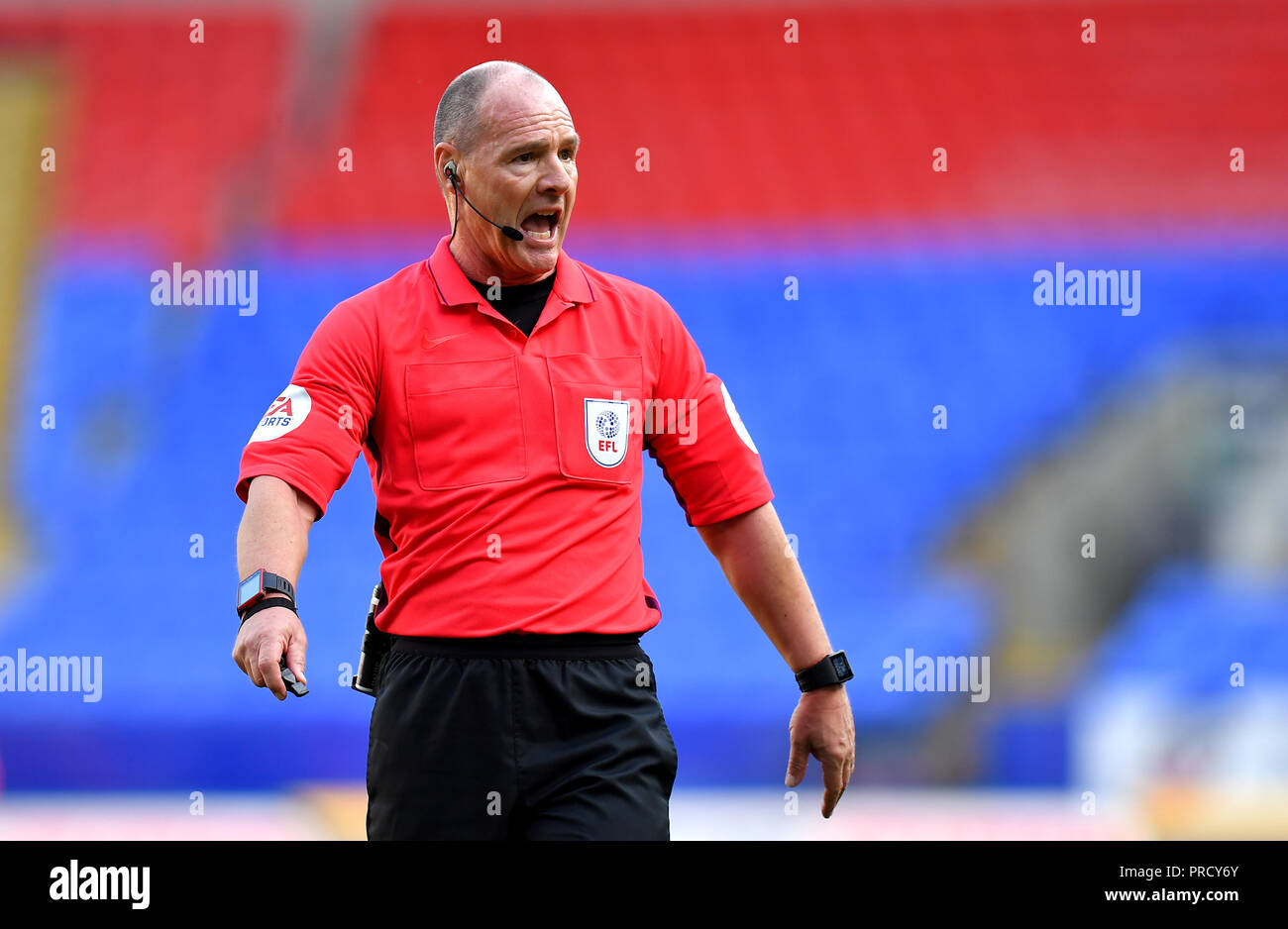 Match referee Scott Duncan Stock Photo - Alamy