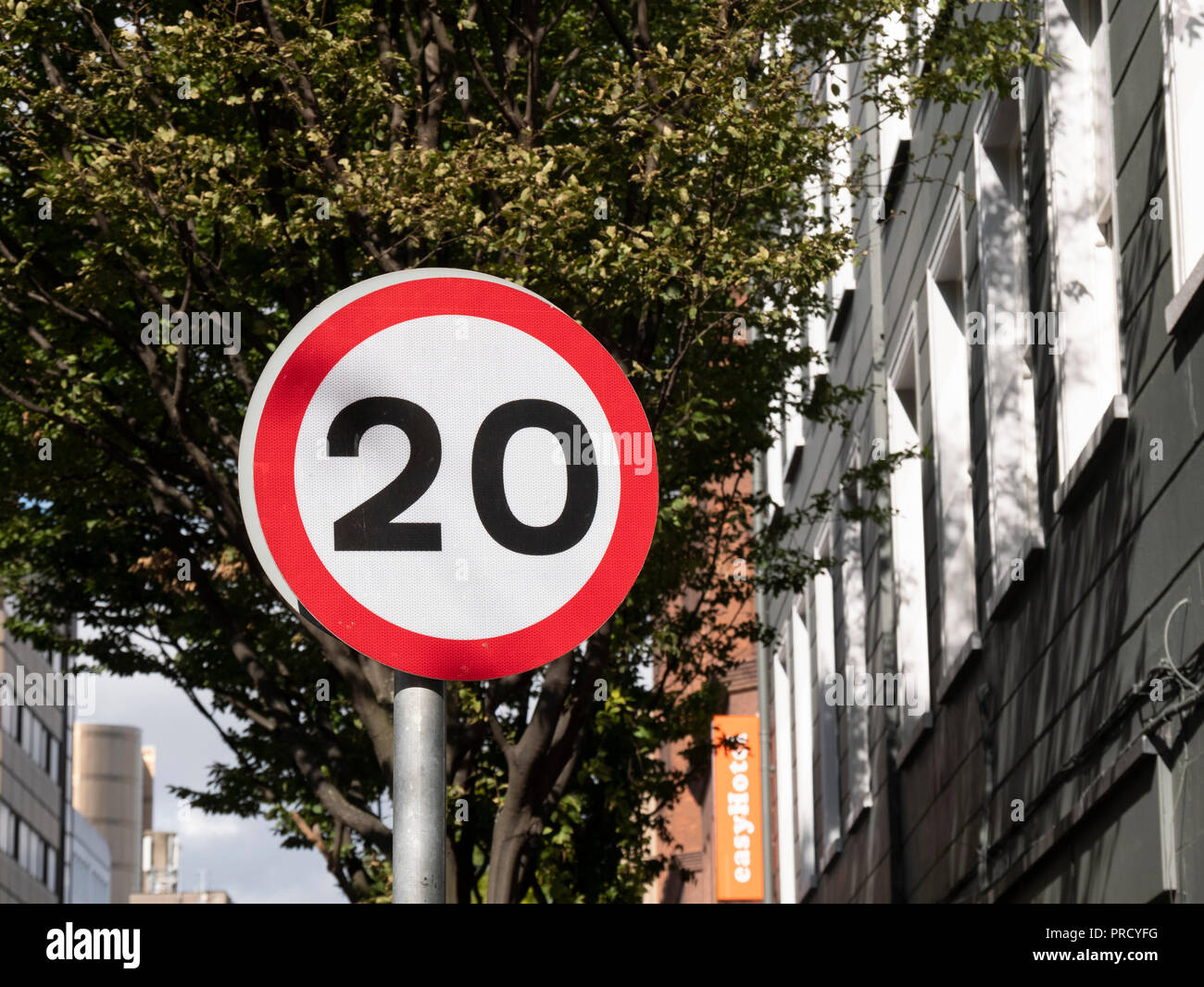 20 mph sign hi-res stock photography and images - Alamy
