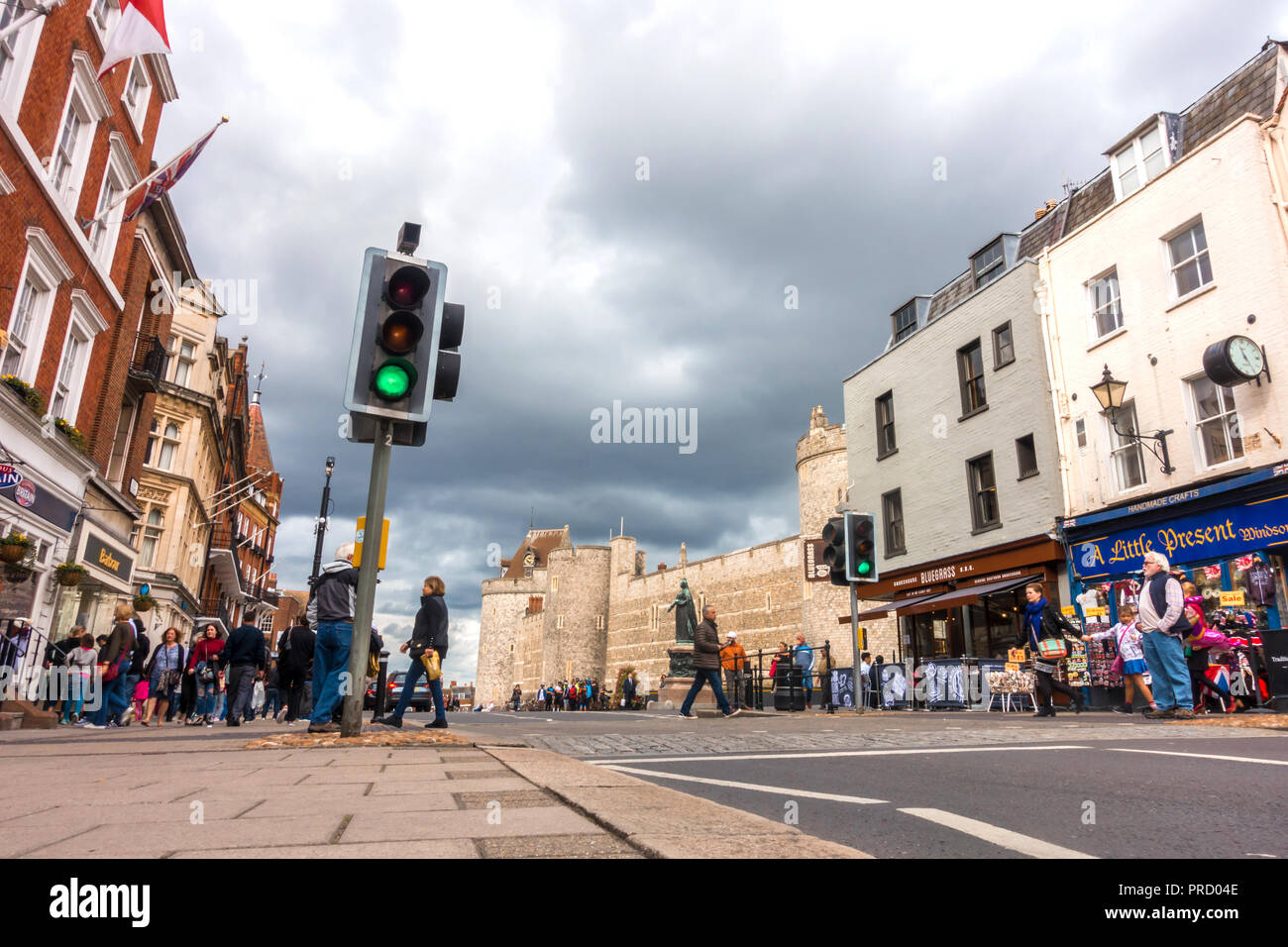 Windsor high street berkshire hi-res stock photography and images - Alamy