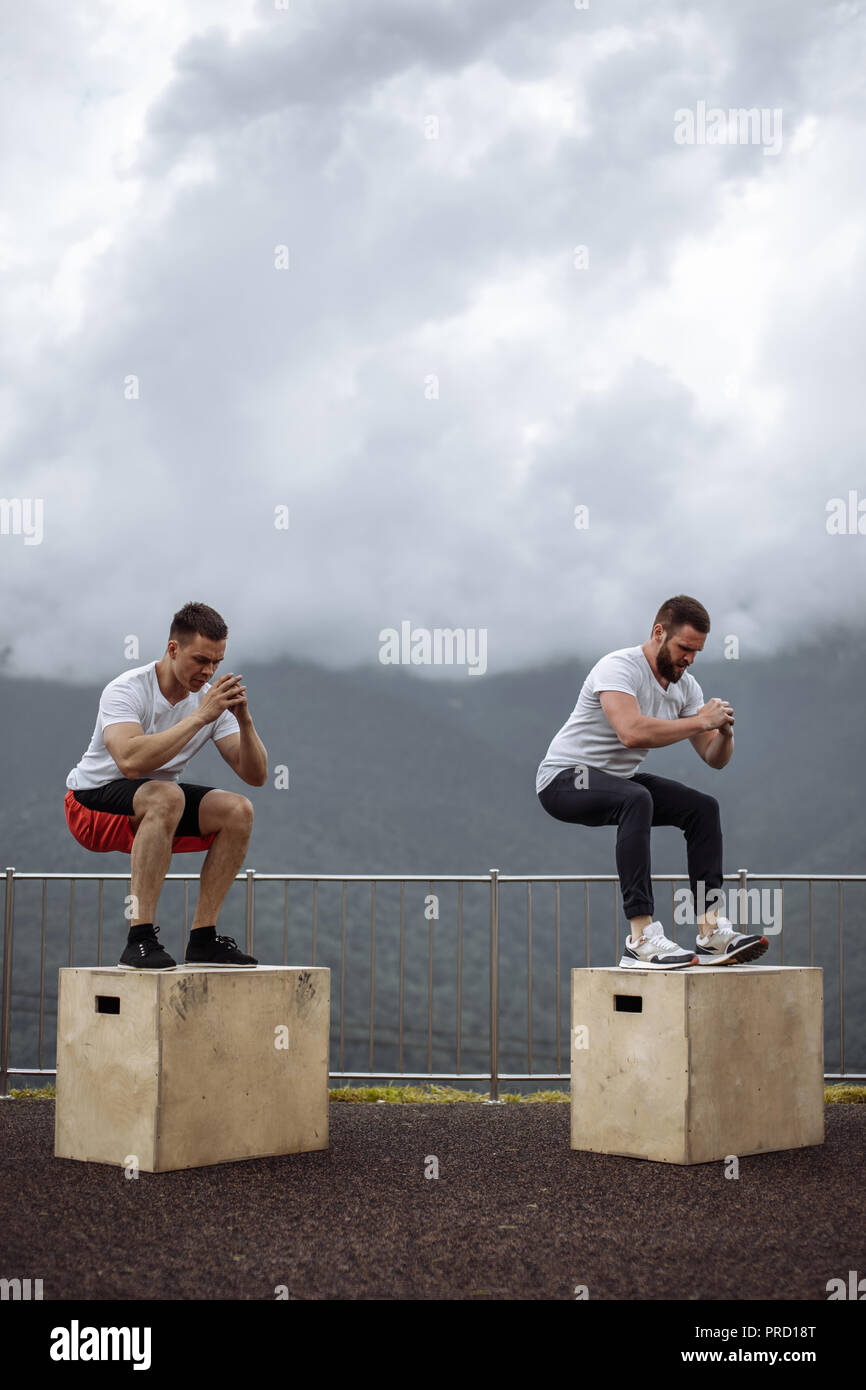 Group young friends doing jump hi-res stock photography and images - Alamy