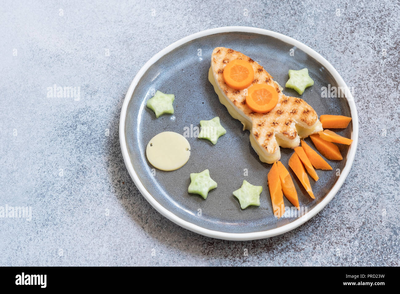Astronaut eating in space hi-res stock photography and images - Alamy