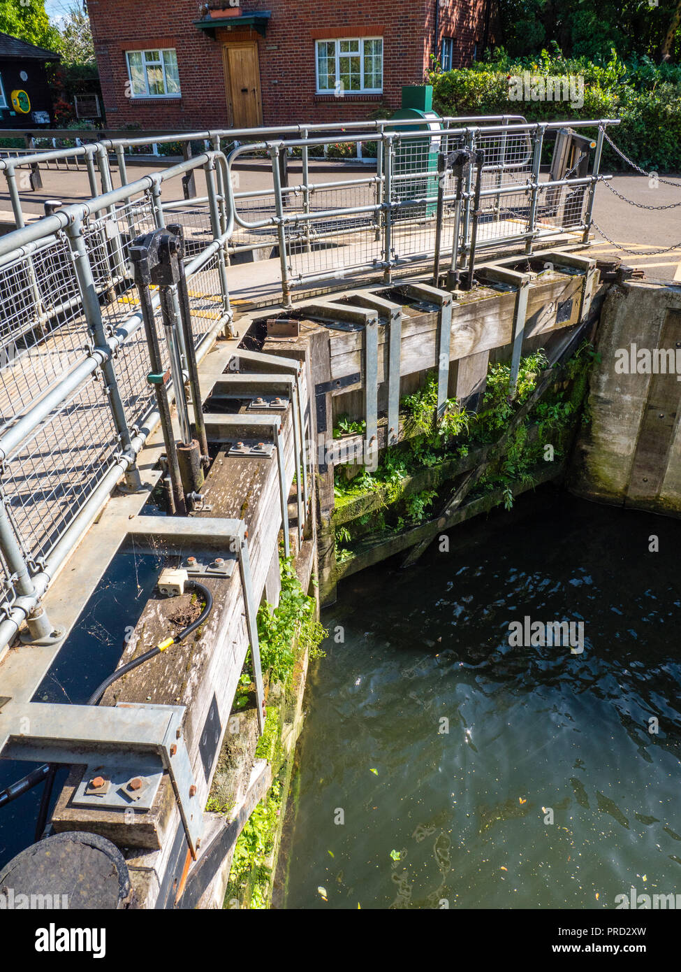 Lock uk hi-res stock photography and images - Alamy