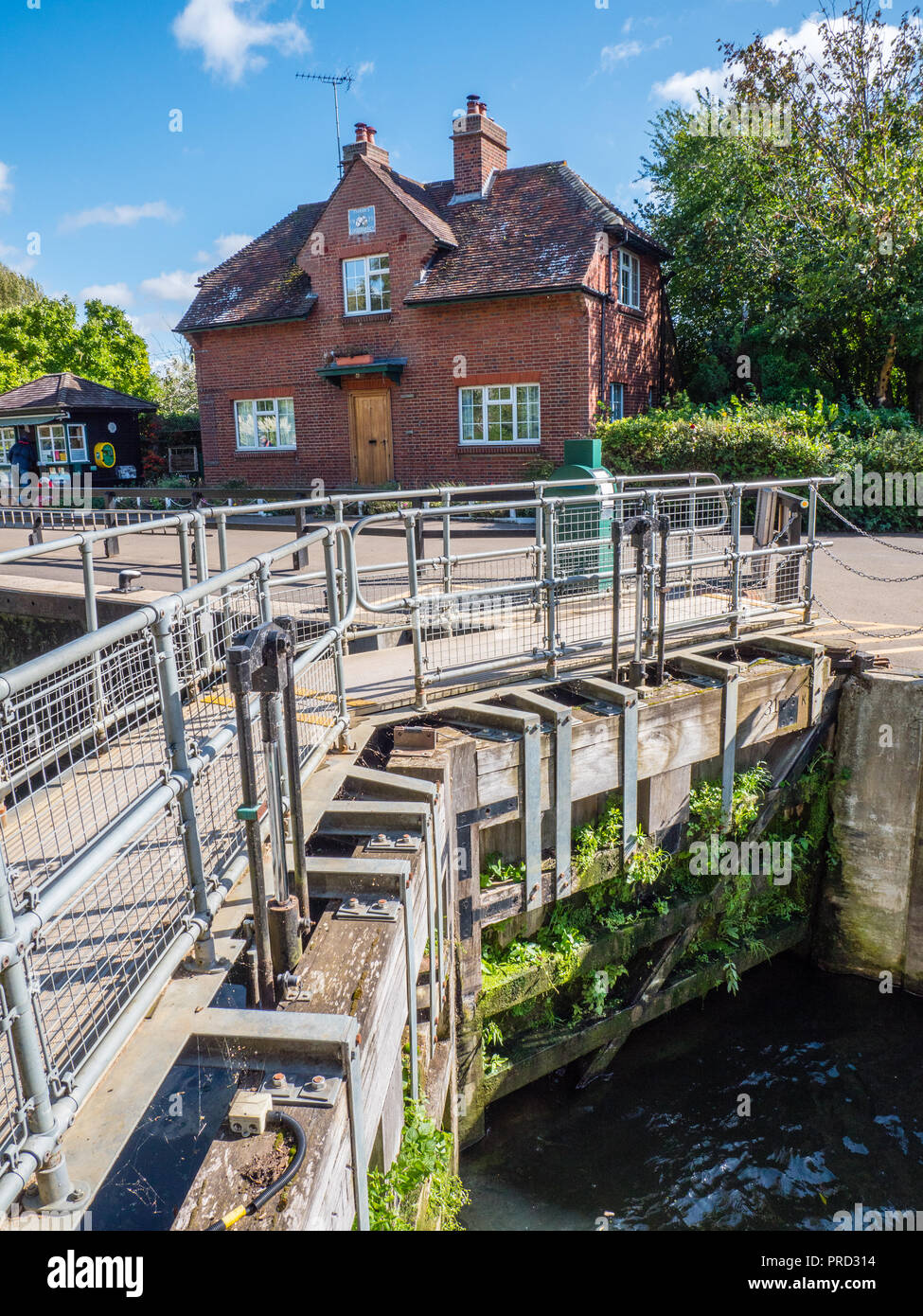 Lock uk hi-res stock photography and images - Alamy