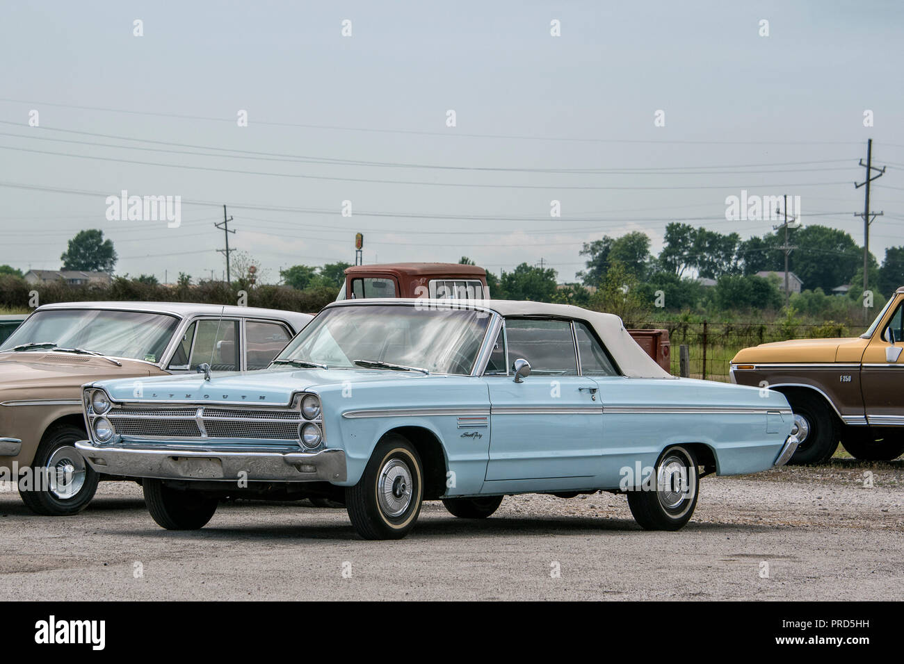 Classic Plymouth at Country Classic Cars LLC car dealership on Route 66 ...