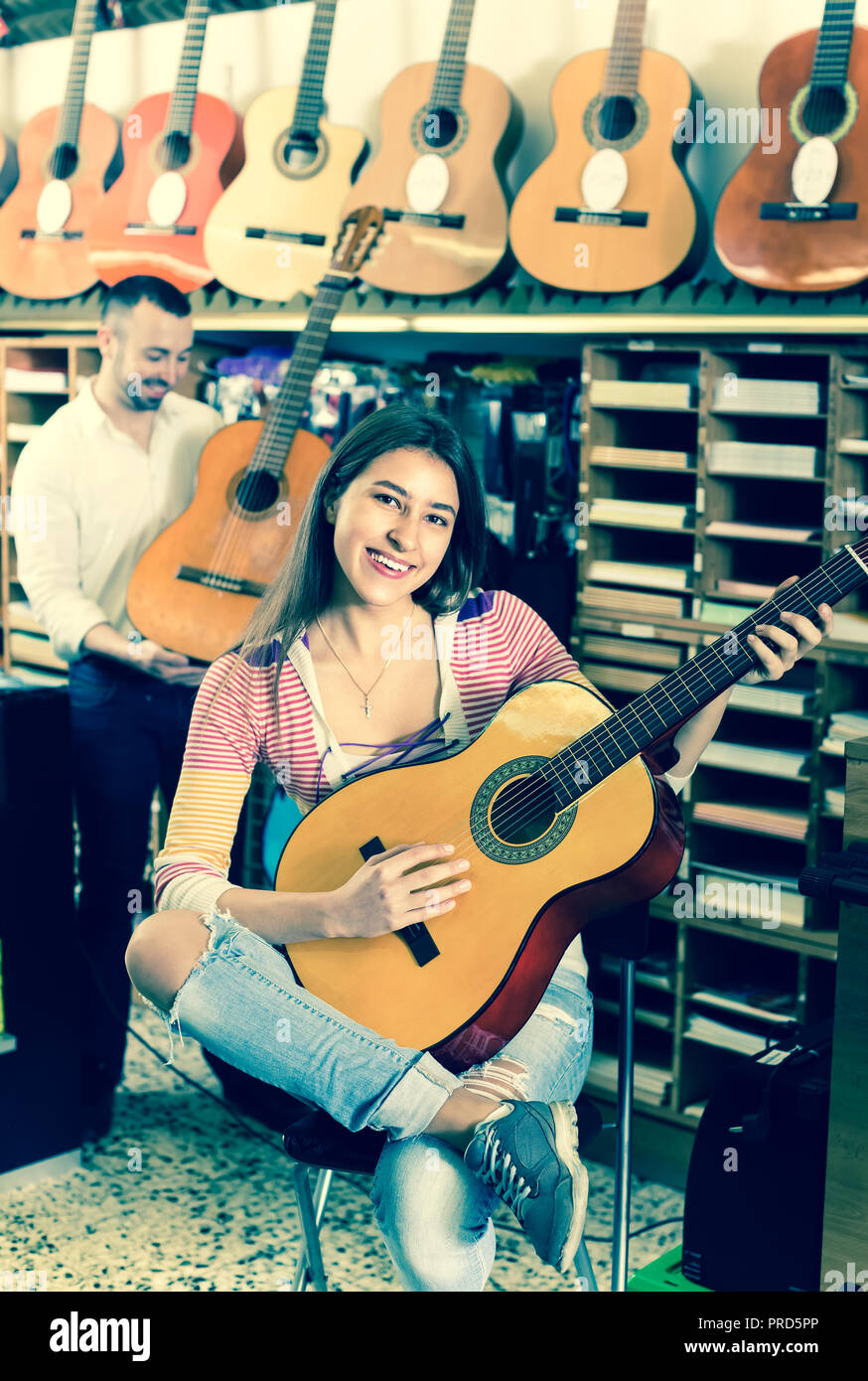 Couple of young musicians hi-res stock photography and images - Alamy