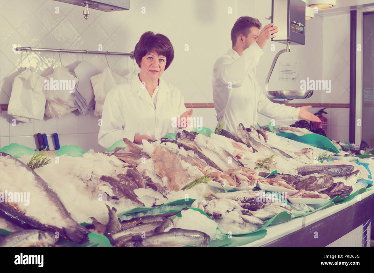 Fish store offers fish hi-res stock photography and images - Alamy